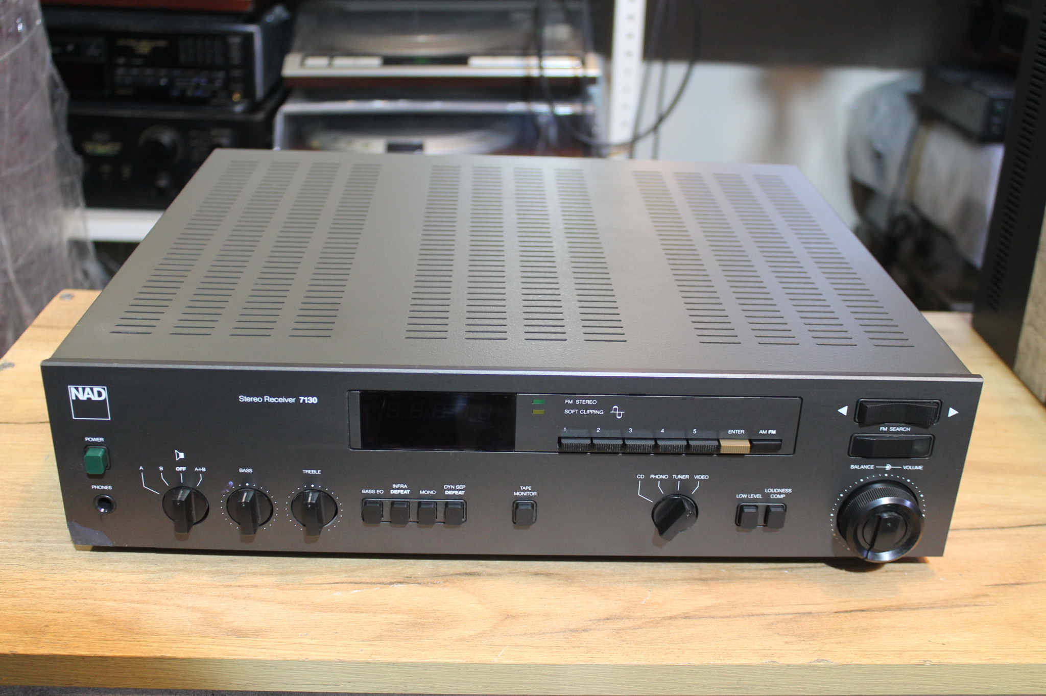 NAD 7130 / Hi-Fi Аудиотехника